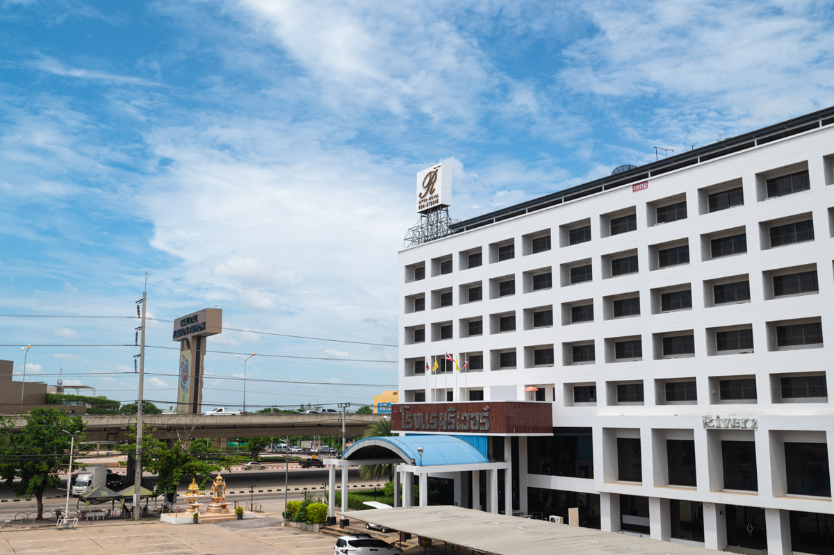 Standard Twin Room | The River Hotel